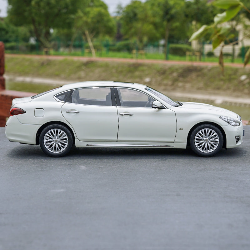 Original factory authentic 1/18 Q70L INFINITI Q70 2017 white diecast m – Classic Models ...