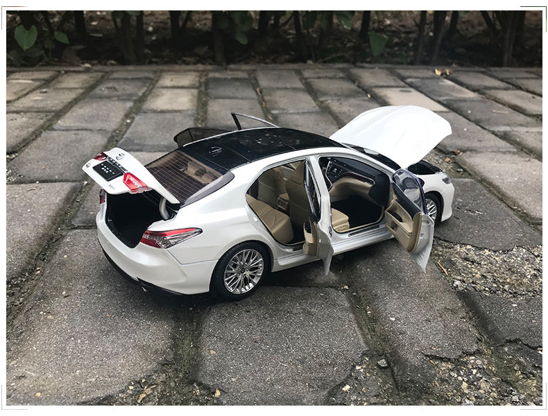 Original Authorized Authentic 1/18 Toyota Camry 8th eighth generation ...