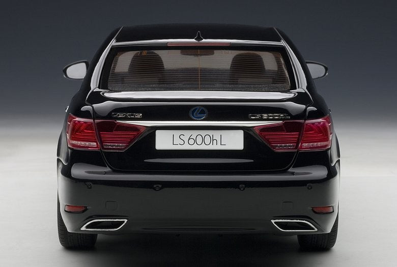 Diecast Classic Lexus LS600HL 2013 black/Silver 1:18 Autoart – Classic ...
