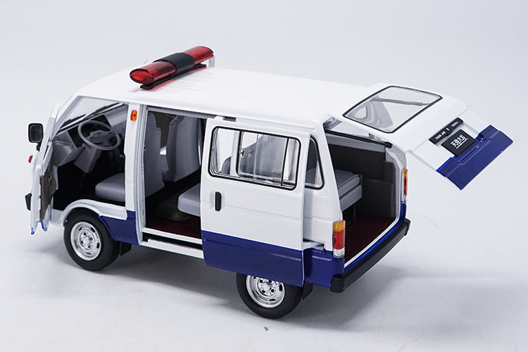 Zinc alloy 1/18 Die cast Tianjin DAFA HUALI TJ110 ( DAIHATSU ) van Tax ...